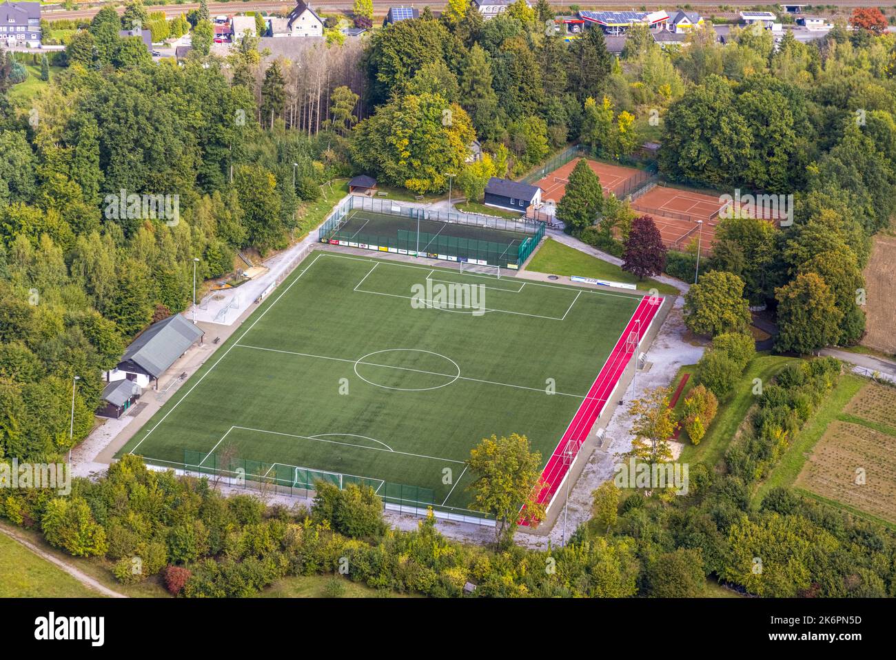 Luftbild, Sportplatz und Tennisplätze, Ostwig, Bestwig, Ruhrgebiet ...