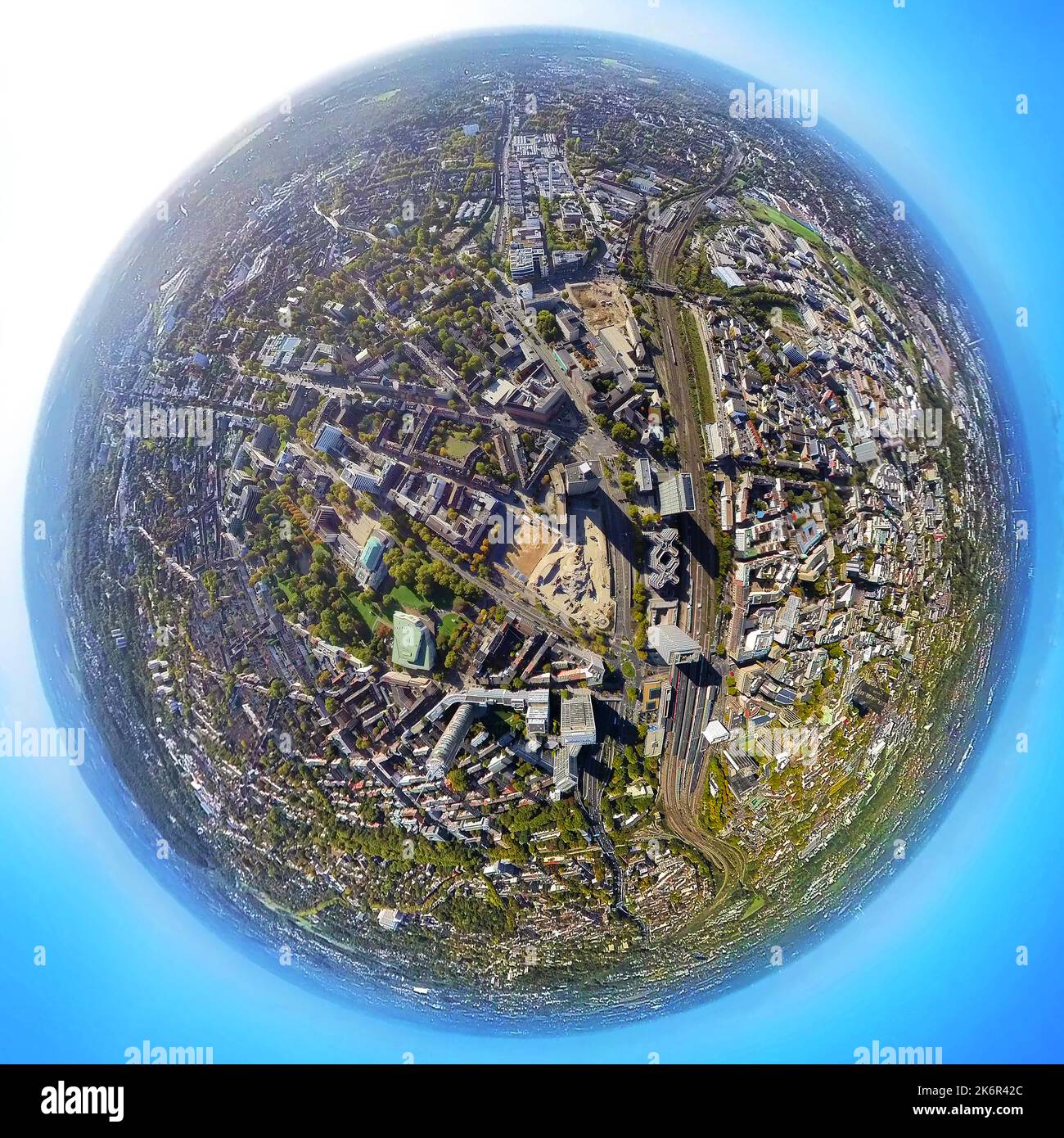 Luftaufnahme, Skyline der Stadt, Bürohochhäuser auf dem Campus Essen mit Baustellen, Essener ...