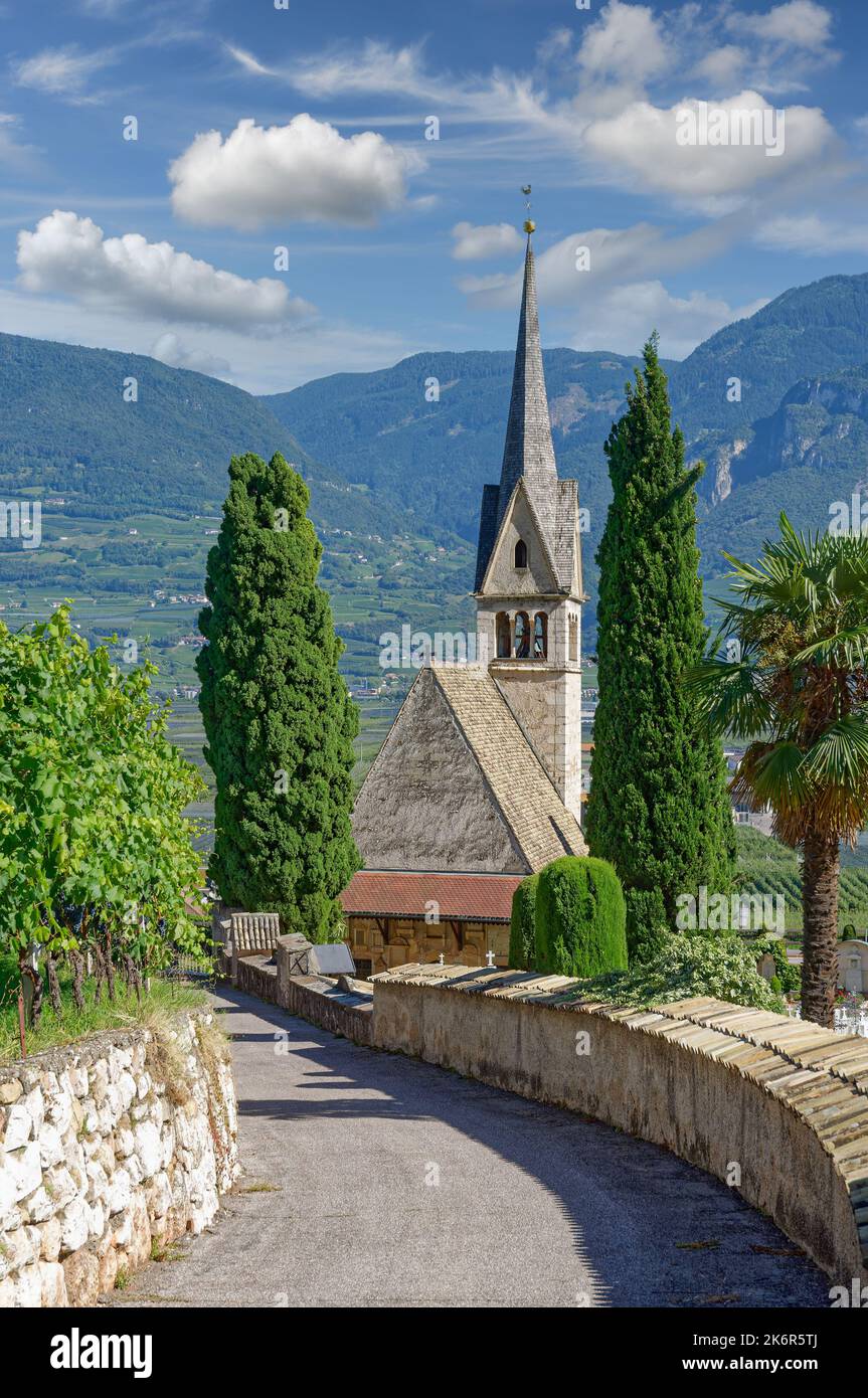 Suedtiroler weinstrasse -Fotos und -Bildmaterial in hoher Auflösung – Alamy
