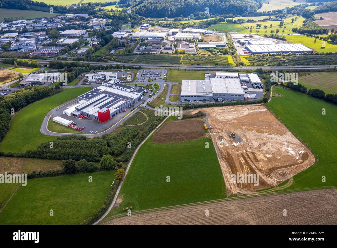Luftaufnahme, Industriepark Enste mit Baustelle, an der Autobahn A46 ...