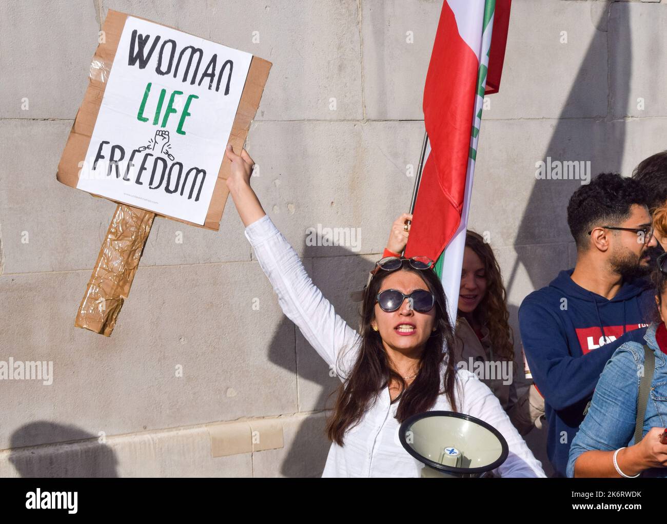 London, Großbritannien. 15.. Oktober 2022. Menschenmassen versammeln ...