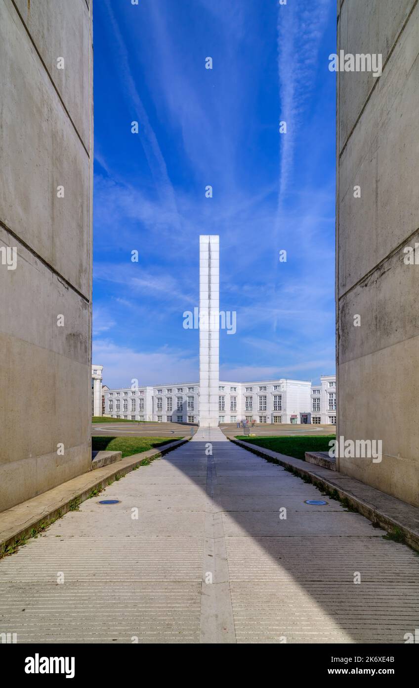 Paris, Cergy, Les Colonnes de Saint Christophe, Ricardo Bofill Taller ...