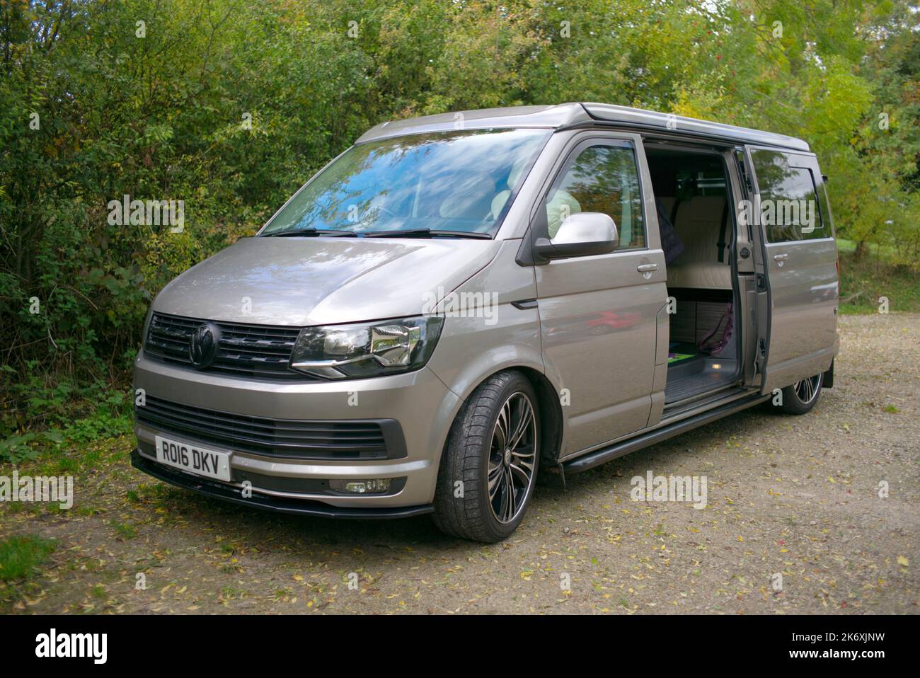 Vw campervan conversion -Fotos und -Bildmaterial in hoher Auflösung – Alamy