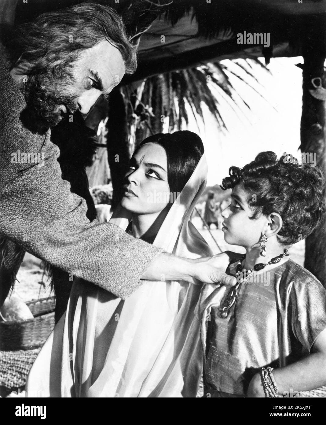 ZOE SALLIS als Hagar bittet GEORGE C. SCOTT als Abraham, ihr Kind ...