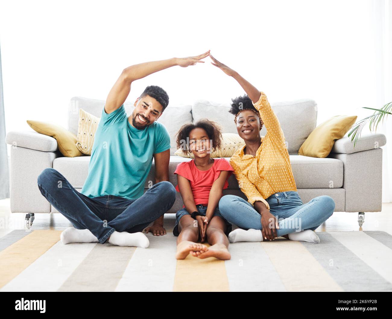 Schwarze mutter und tochter zu hause -Fotos und -Bildmaterial in hoher ...