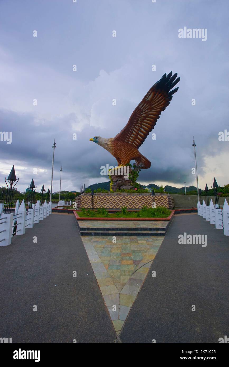 Der wunderschöne Sonnenuntergang am Eagle Square, Dataran lang, ist ...