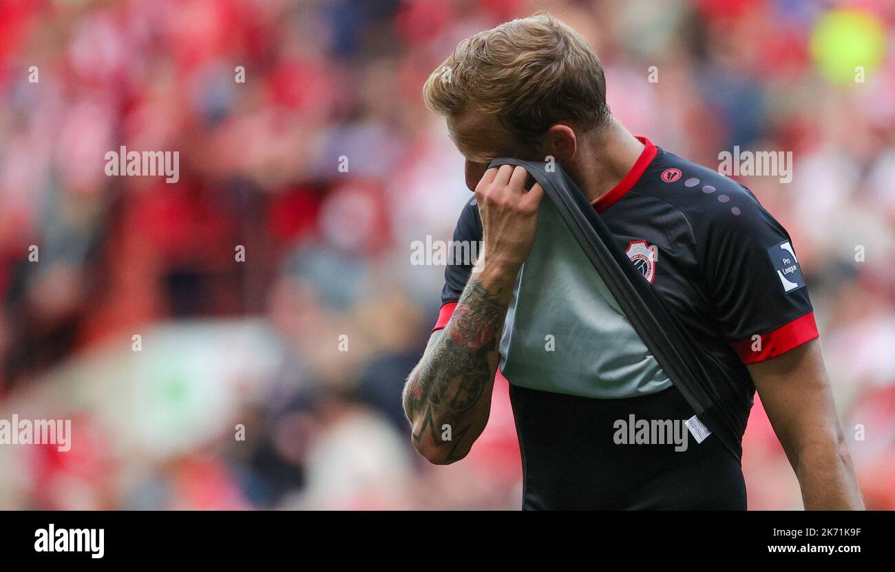 Die Antwerpener Ritchie De Laet sieht nach einem Fußballspiel zwischen ...