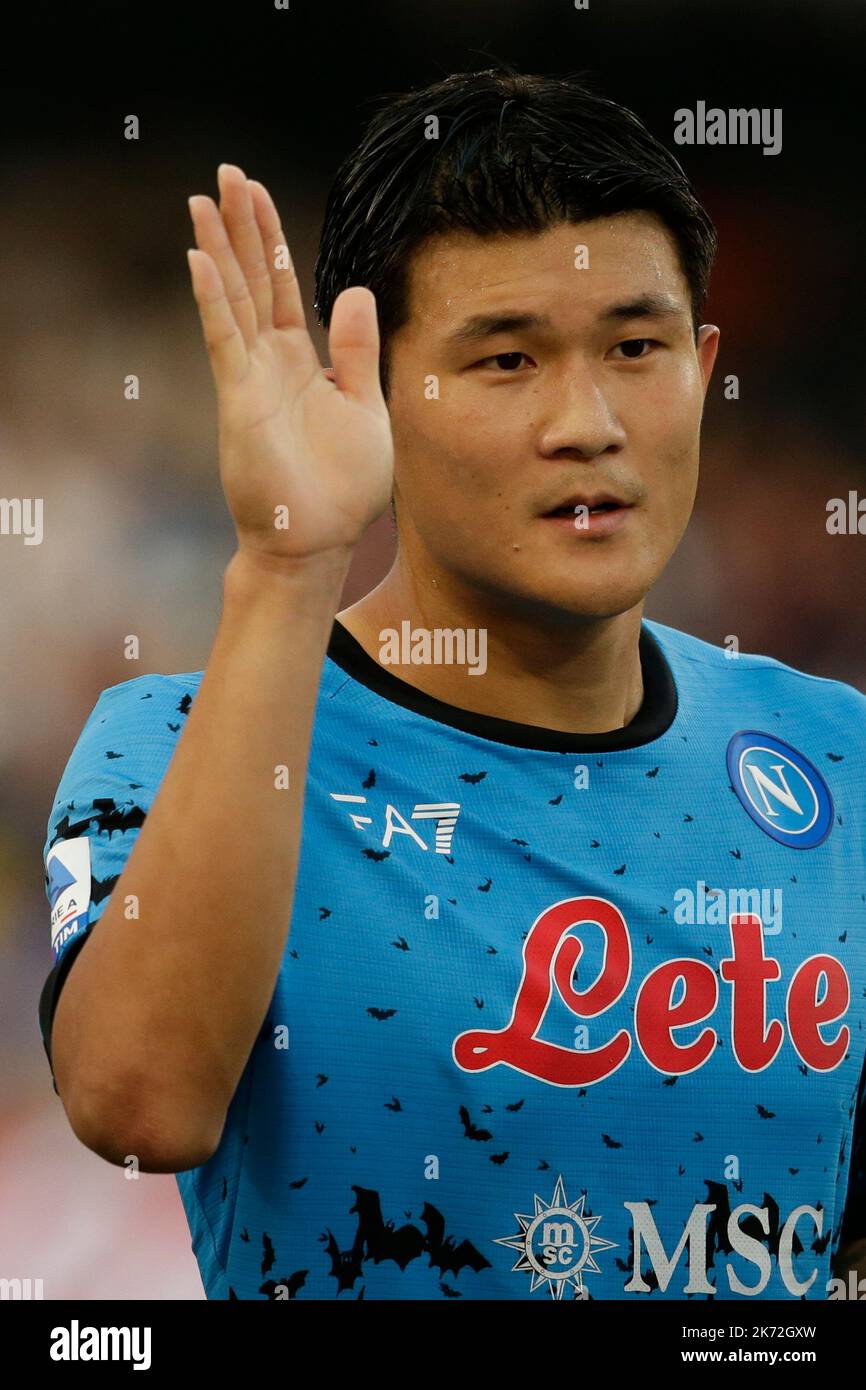 SSC Napoli's koreanischer Verteidiger Kim Min Jae gesticulieren während ...