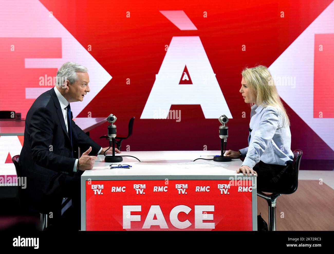 Bruno Le Maire wird am 17. Oktober 2022 von Amandine Atalaya auf RMC ...
