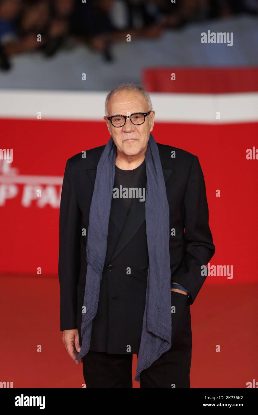 Mimmo Paladino besucht den roten Teppich des Films „La divina cometa ...