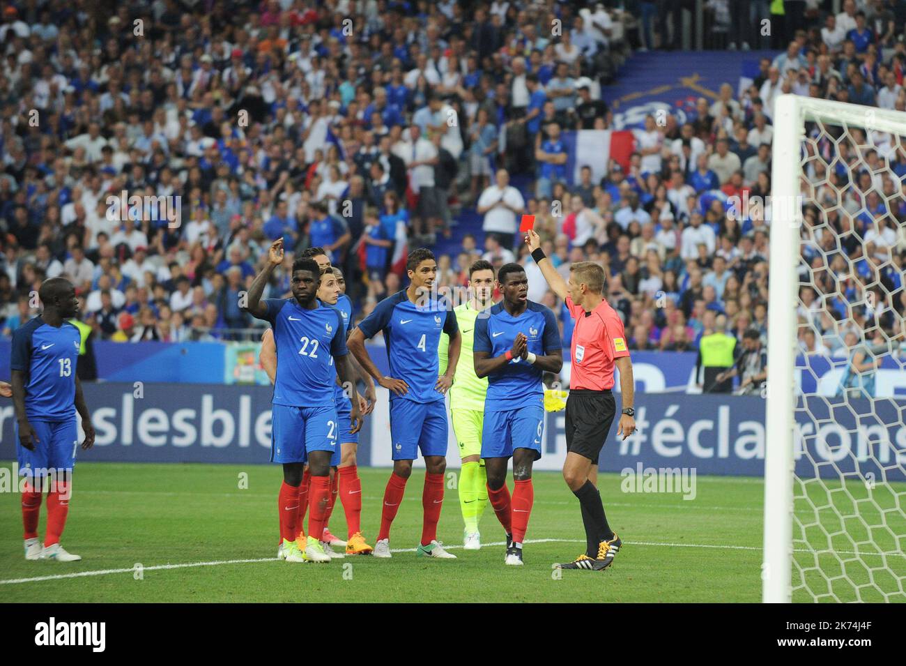 AUSWEISUNG DE RAPHAEL VARANE (Fra) par l arbitre DAVIDE MASSA - SAMUEL ...