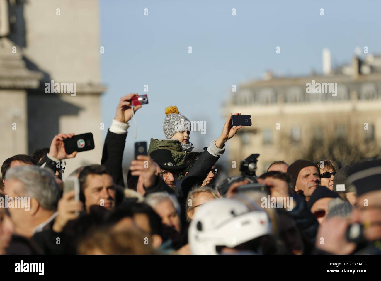 Am 9.. Dezember 2017 - Johnny Hallyday mit Rock-Star Funeral in Paris ...