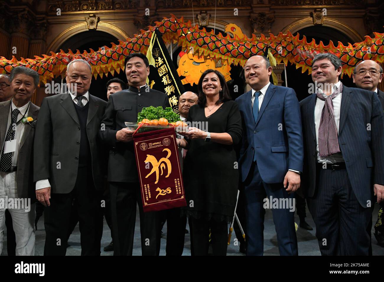 Die Bürgermeisterin von Paris, Anne Hidalgo, und ZHAI Jun, Chinas ...