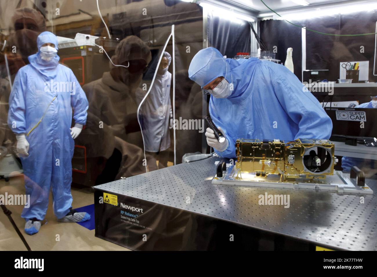 Die SuperCam auf dem Mars 2020-Rover untersucht Gesteine und Böden mit ...