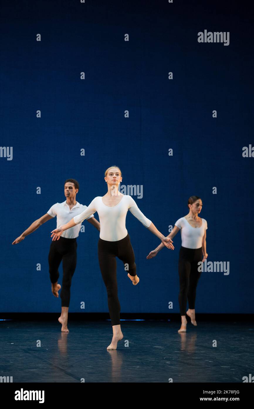 CHOREOGRAPHIE Merce Cunningham COMPANY das Royal Ballet NACHGEBILDET ...