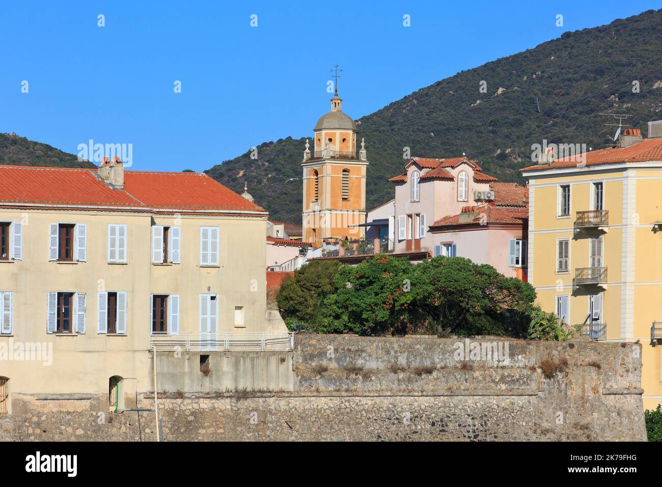 Glockenturm der Kathedrale unserer Lieben Frau von der Himmelfahrt von ...