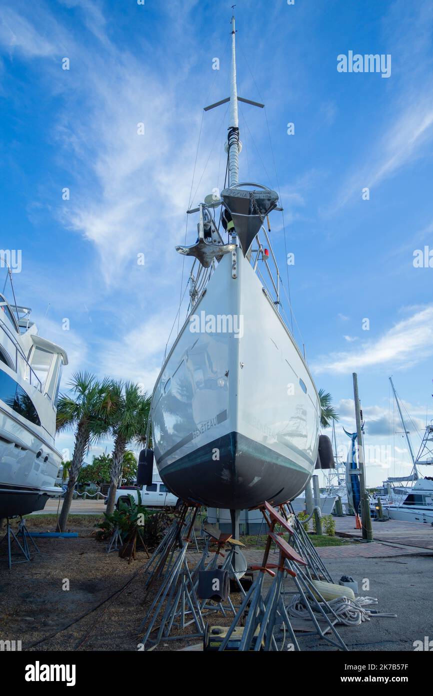 Segelboot in der werft -Fotos und -Bildmaterial in hoher Auflösung – Alamy