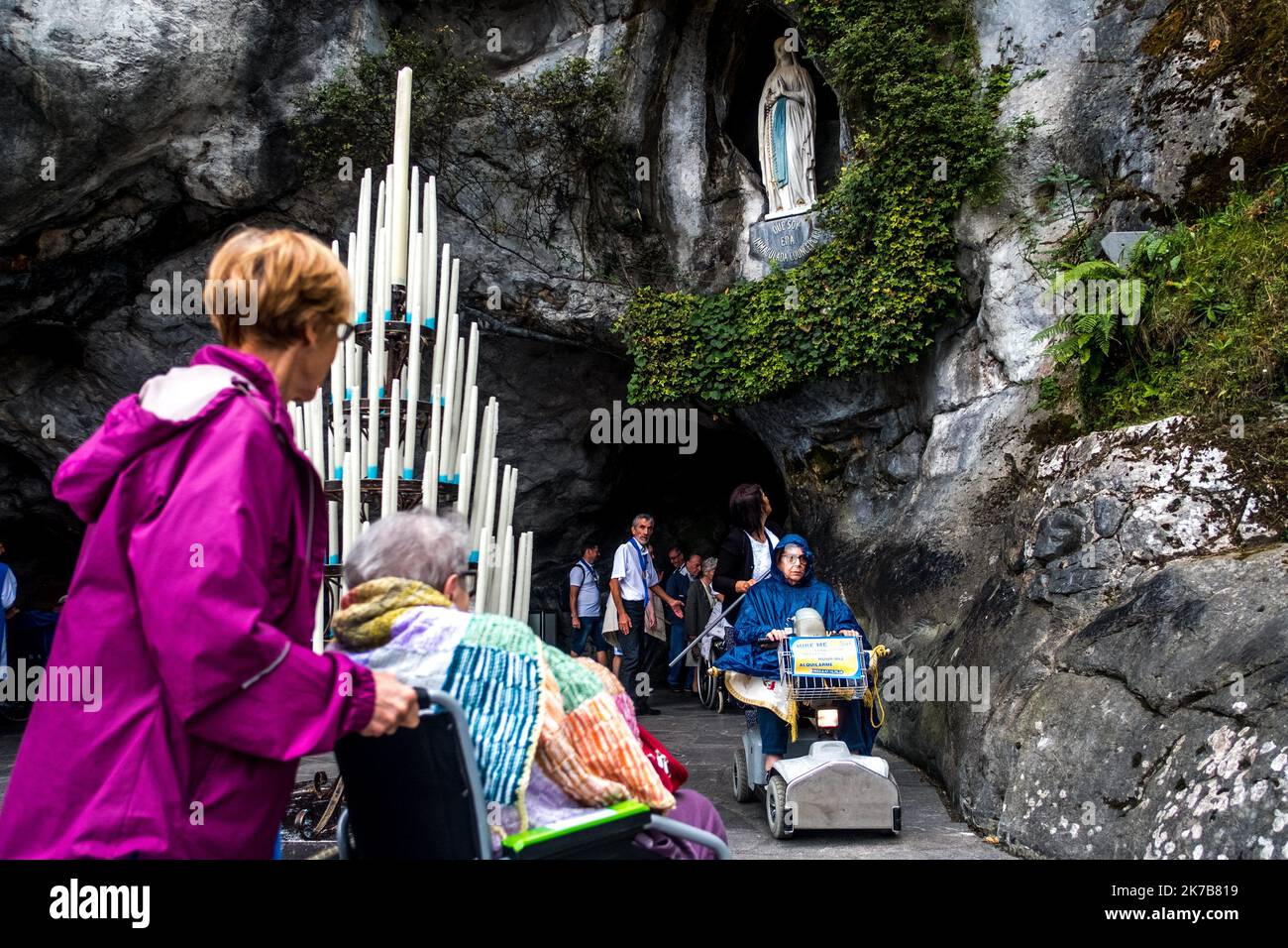 Vierge marie dans la grotte de massabielle -Fotos und -Bildmaterial in hoher Auflösung – Alamy