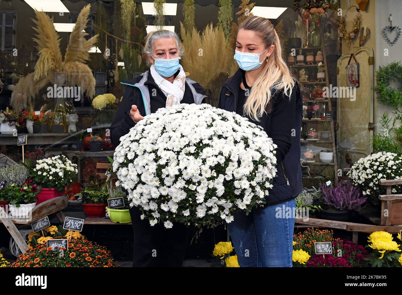 ©PHOTOPQR/L'EST REPUBLICAIN/Cedric JACQUOT ; Nancy ; 30/10/2020 ; FLEURISTE - FLEURS - WEEK-END ...