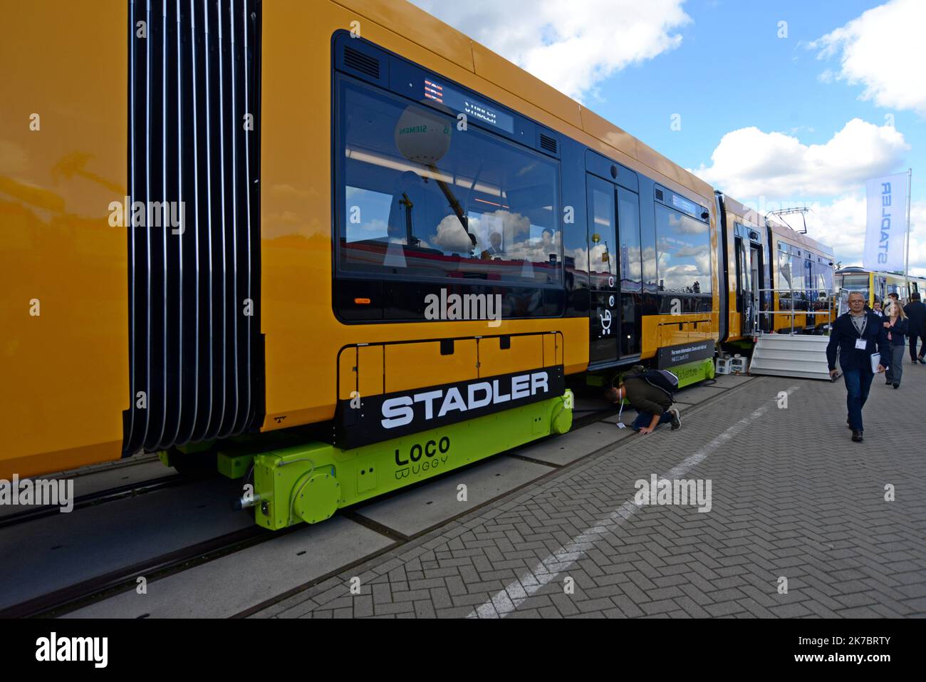 Die neue Niederflur-Tram Stadler Rail Tina Tram ist auf der Innotrans ...