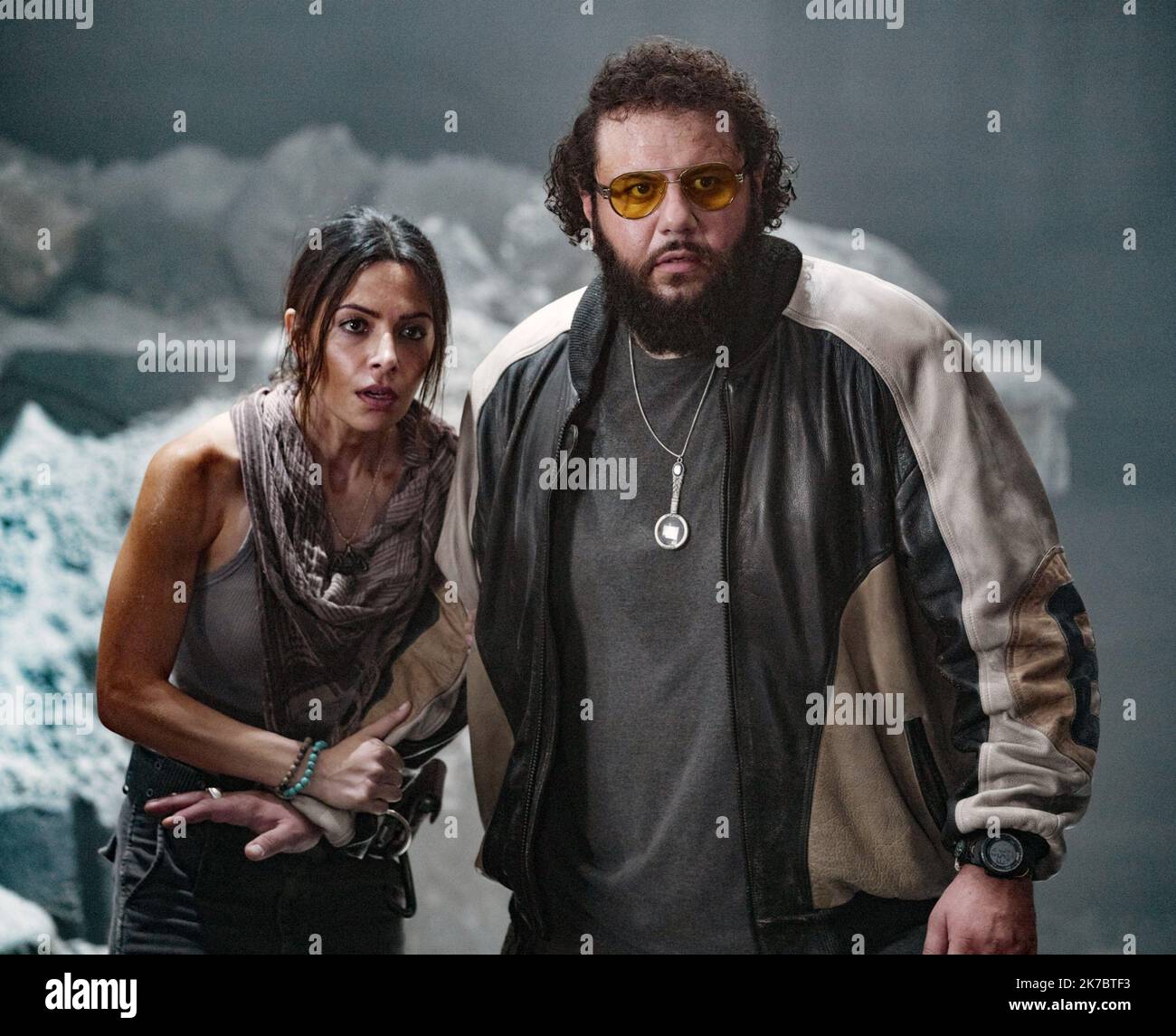 SCHWARZER ADAM, von links: Sarah Shahi, Mohammed Amer, 2022. tel ...