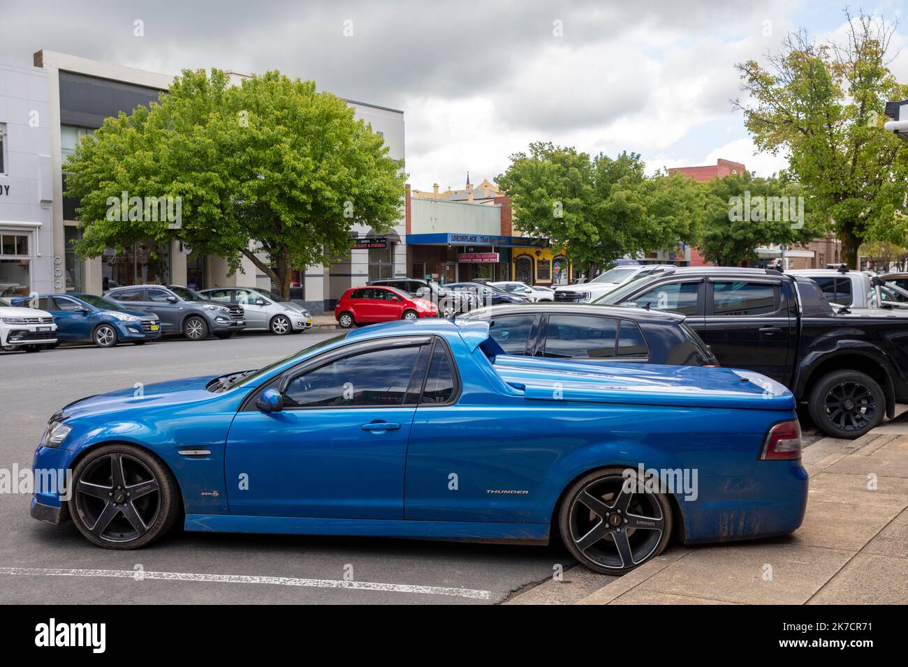 2011 Holden Ute SV6 Donner geparkt hinten zu Bordstein in Orange ...