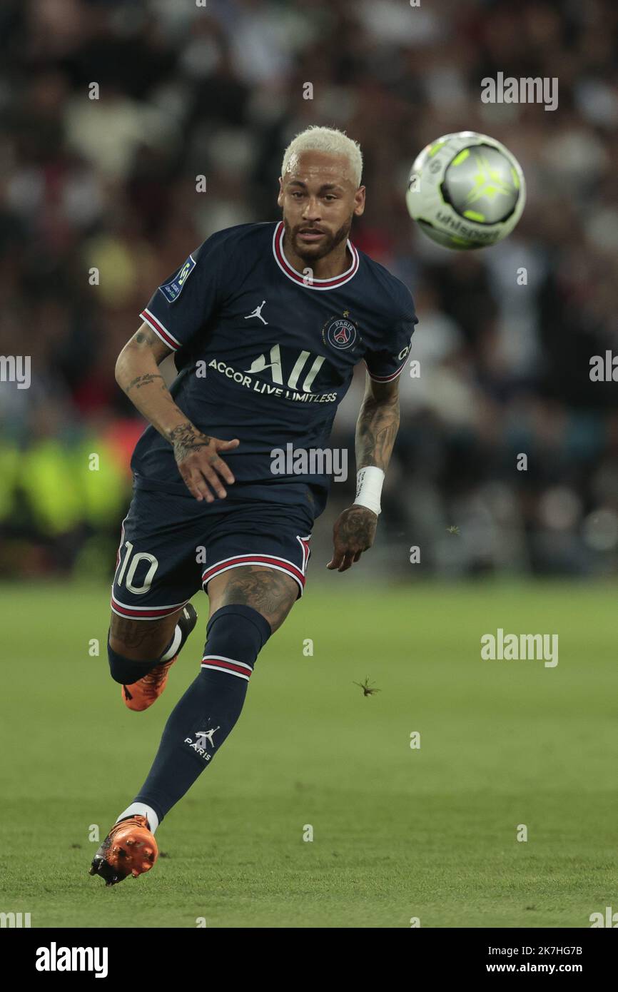 ©Sebastien Muylaert/MAXPPP - Paris 21/05/2022 Neymar Jr von Paris Saint-Germain läuft mit dem ...