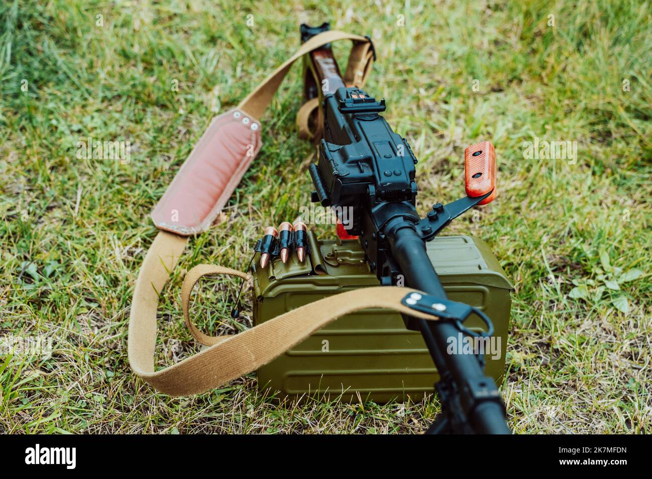 Maschinengewehr automatische Waffe, militärische Ausrüstung ...