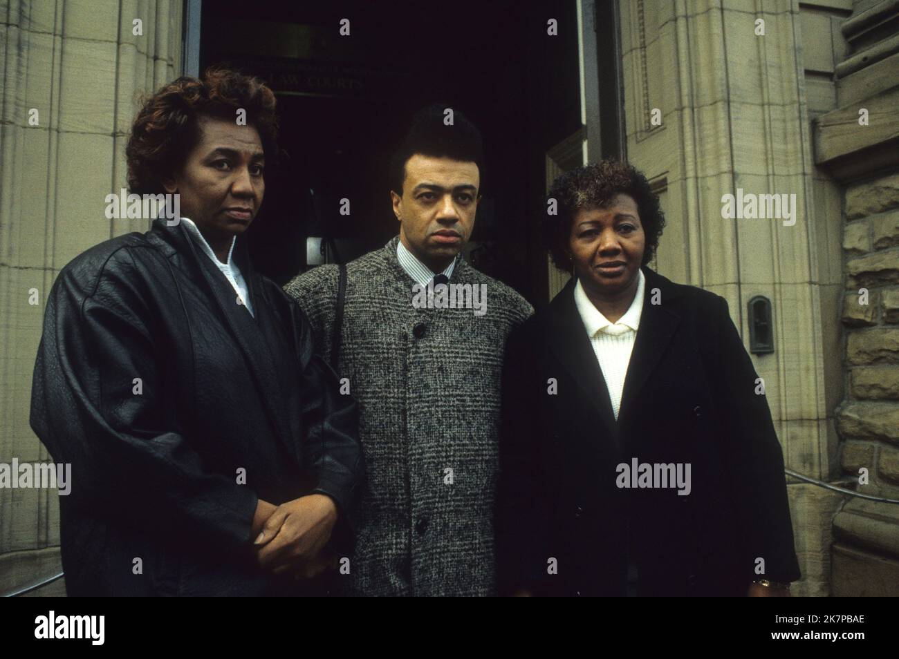 Paul Boateng mit Esther McCurbin (links), der Mutter von Clinton ...