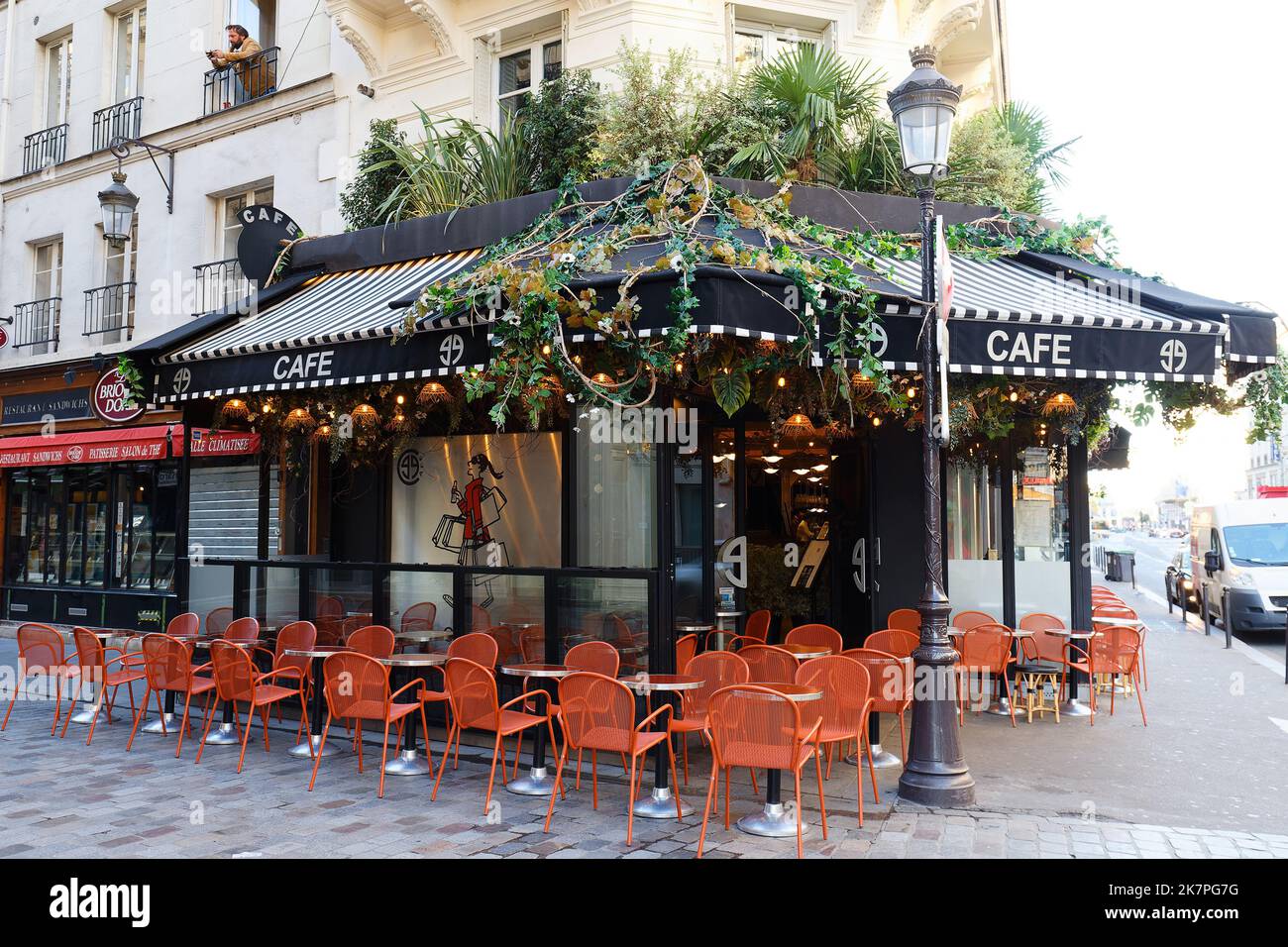 Couple terrace french bistro -Fotos und -Bildmaterial in hoher ...