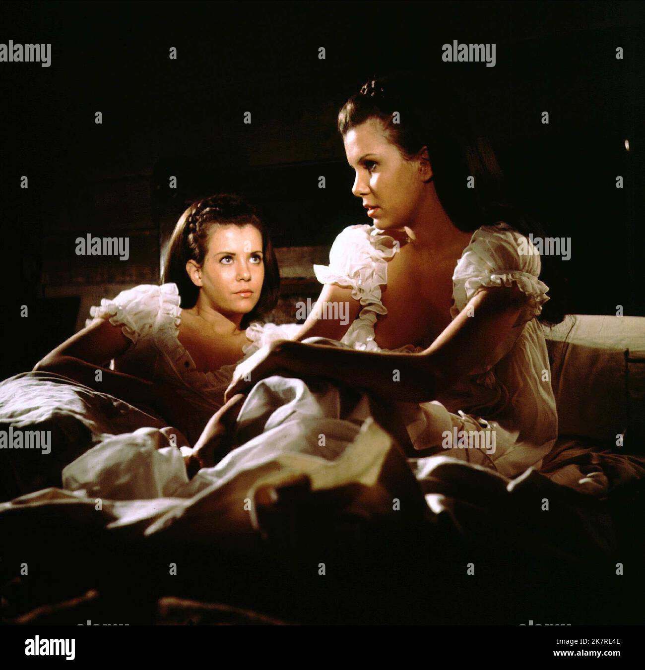 Madeleine collinson mary collinson twins -Fotos und -Bildmaterial in ...