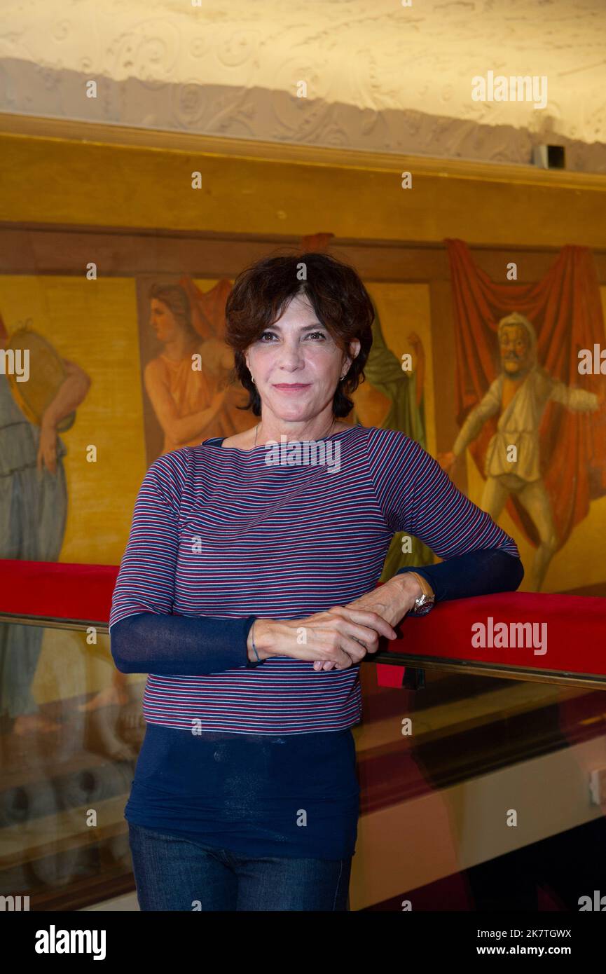 2022. oktober 18 - Mailand - die Fotoausstellung des Teatro Manzoni für ...