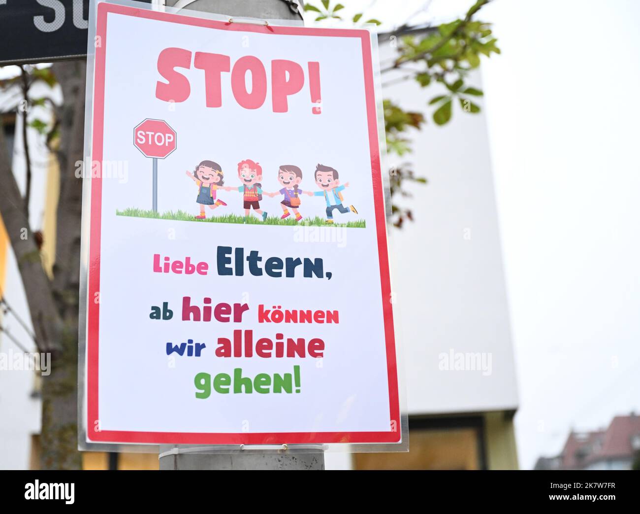 Schulweg deutschland kinder eltern -Fotos und -Bildmaterial in hoher ...