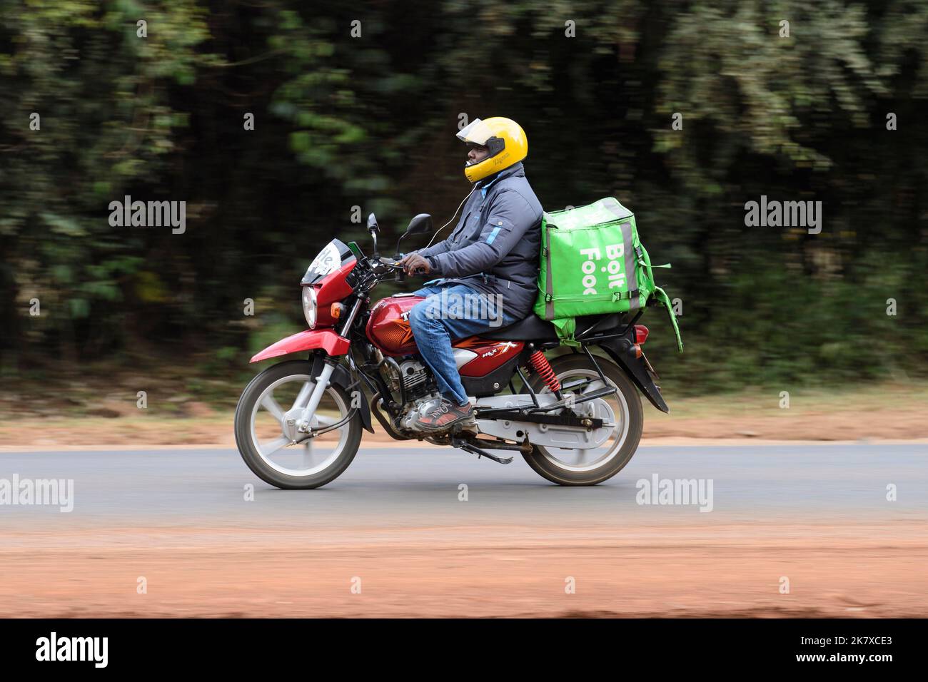 Bolt food delivery rider -Fotos und -Bildmaterial in hoher Auflösung ...