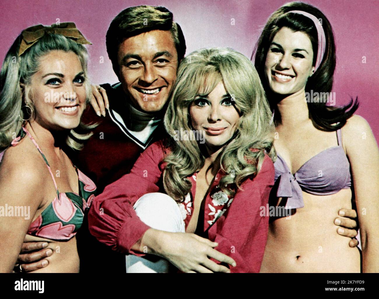 Shelley Fabares, Bill Bixby, Angelique Pettyjohn & Suzie Kaye Film: Clambake (USA 1967 ...