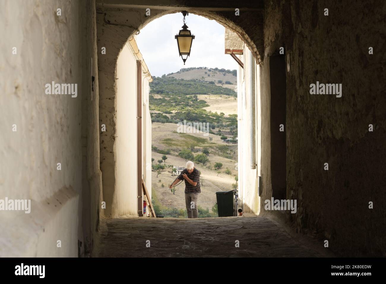 Villaggio medievale arroccato -Fotos und -Bildmaterial in hoher Auflösung – Alamy