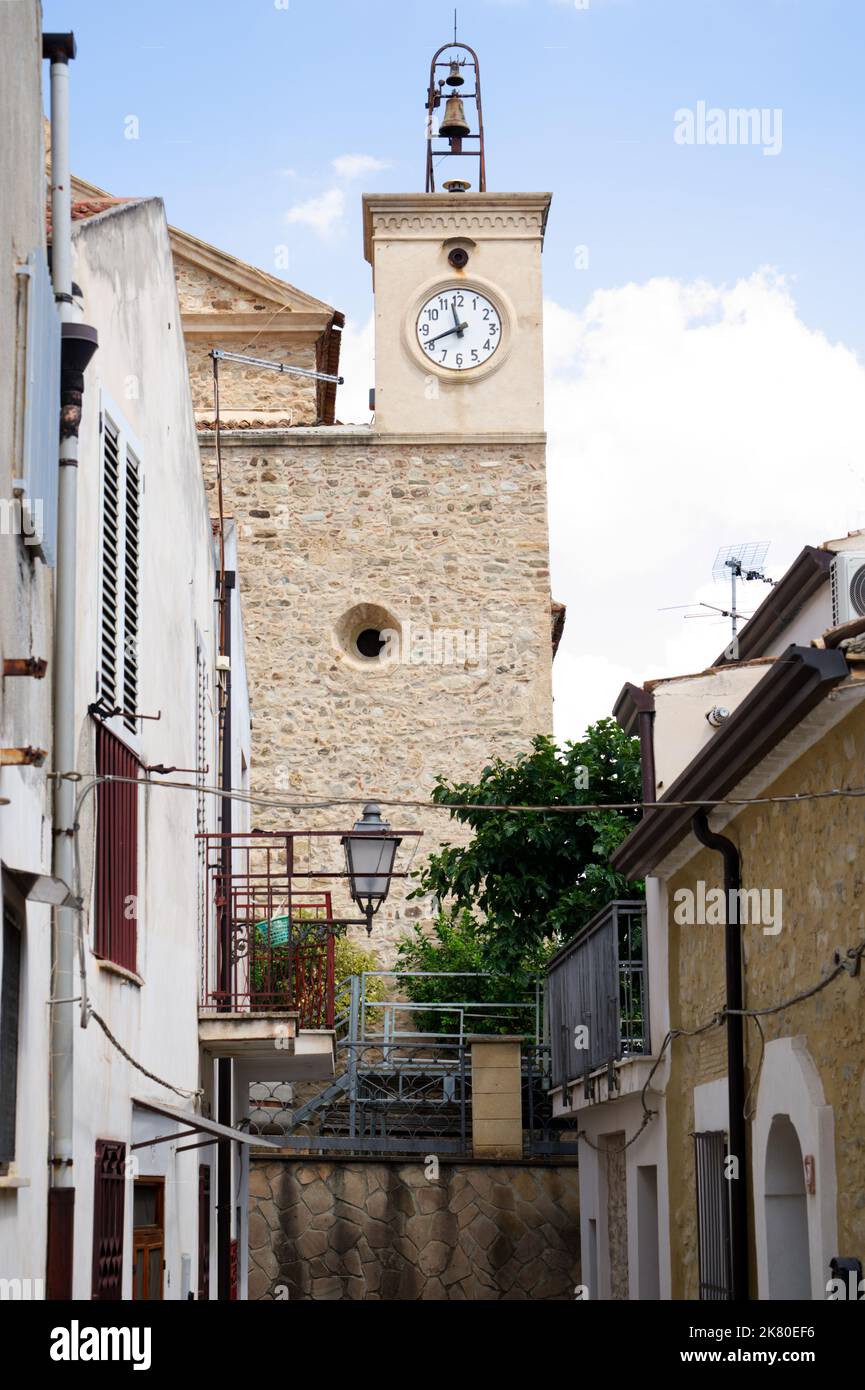 Villaggio medievale arroccato -Fotos und -Bildmaterial in hoher Auflösung – Alamy
