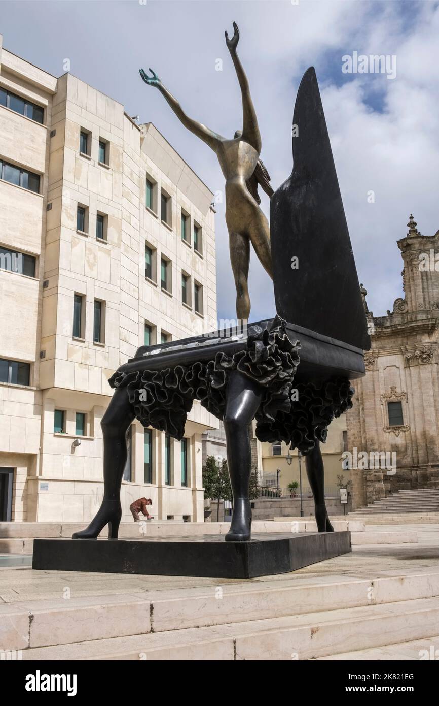 Italien, Basilicata Region: Mdera. Das surrealistische Klavier ...