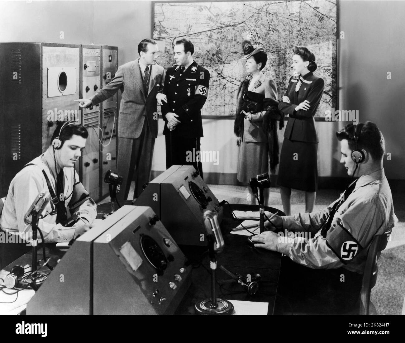 George Sanders, Frederic Brunn, Marguerite Chapman & Gale Sondergaard ...