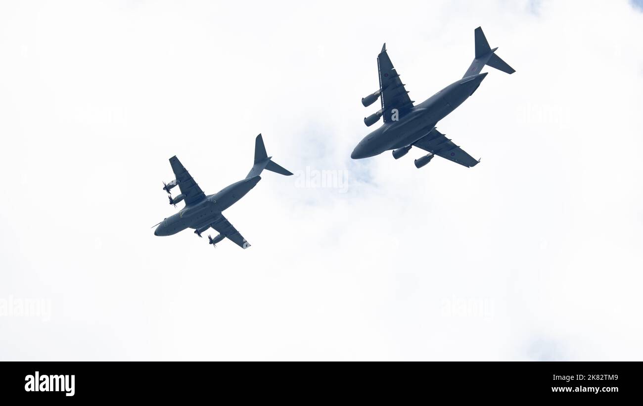 Boeing C-17 Globemaster & Airbus A400M Atlas Oxfordshire UK GB nach dem ...