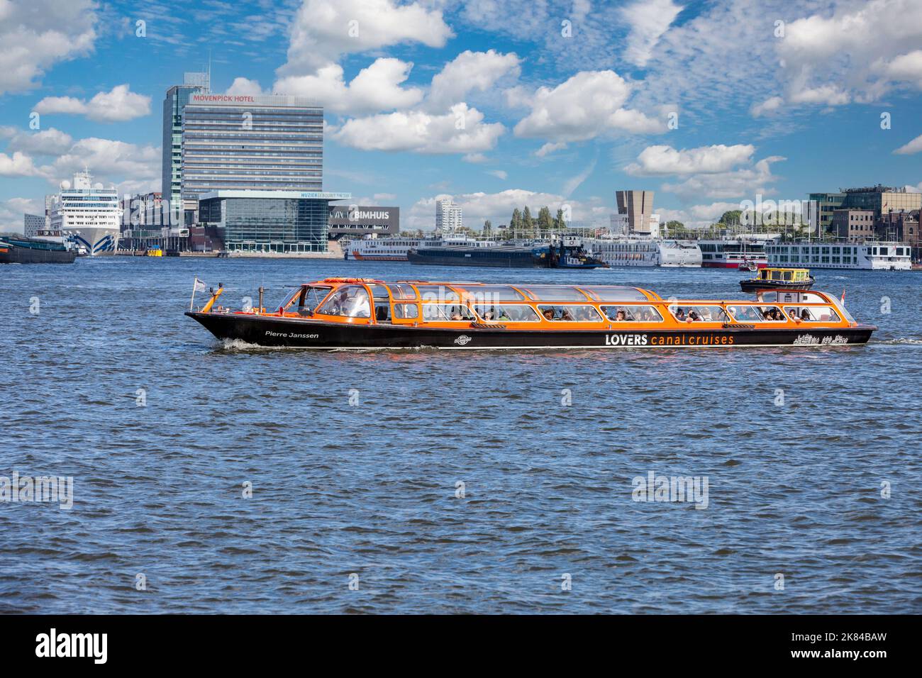 Touristen tour boot -Fotos und -Bildmaterial in hoher Auflösung – Alamy