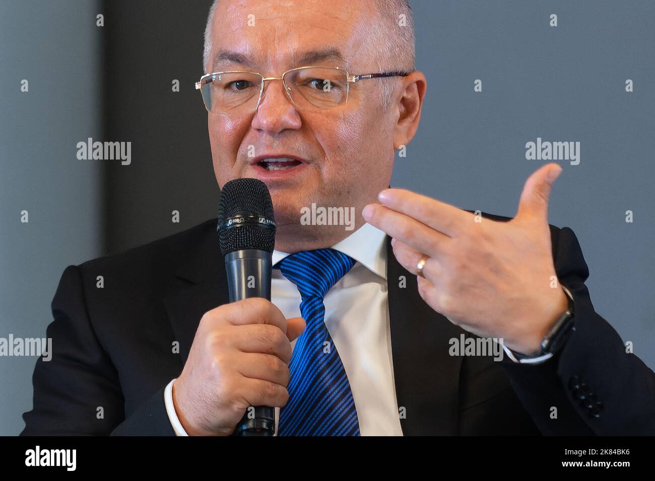 Bukarest, Rumänien - 22. September 2022: Emil Boc, Bürgermeister von ...