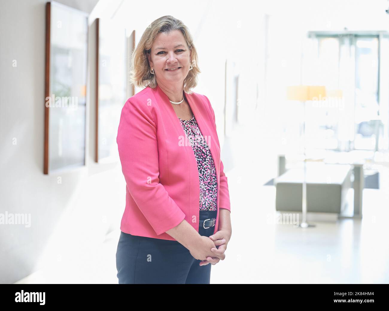 Berlin, Deutschland. 19. Oktober 2022. Kelly Tallman Clements ...