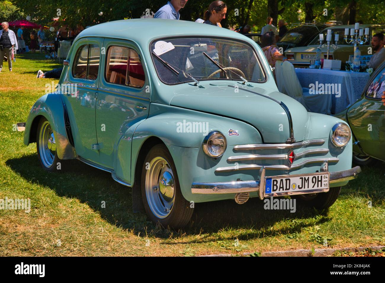 Oldtimer car renault 4cv -Fotos und -Bildmaterial in hoher Auflösung – Alamy