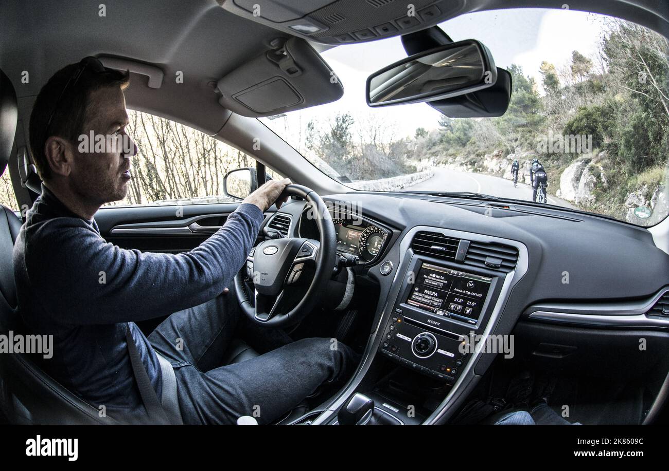 Sky Training Camp - im Mannschaftswagen mit Tim Kerrison Leiter der ...