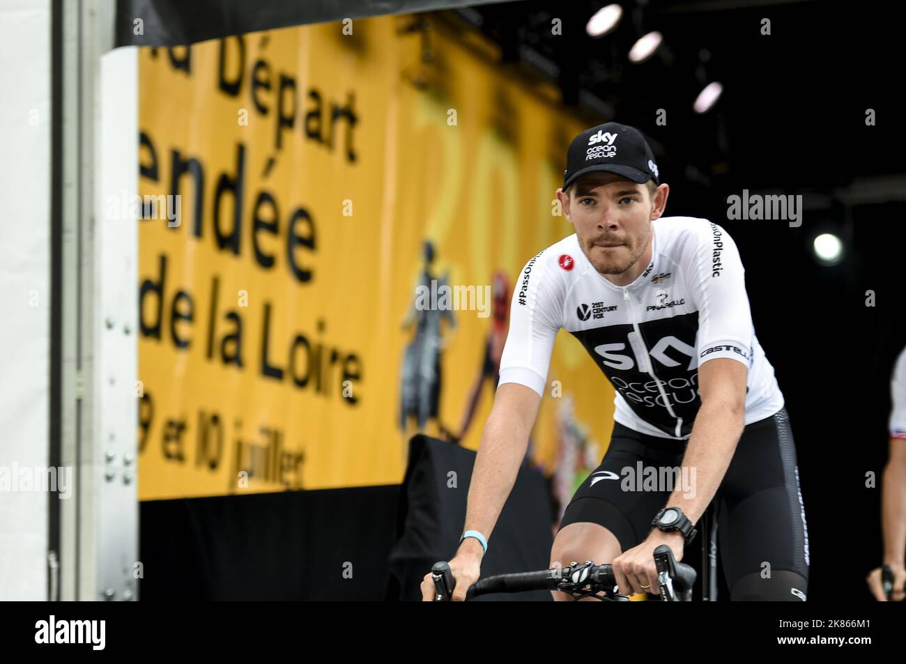 Der britische Luke Rowe verlässt die Bühne für die Präsentation des ...