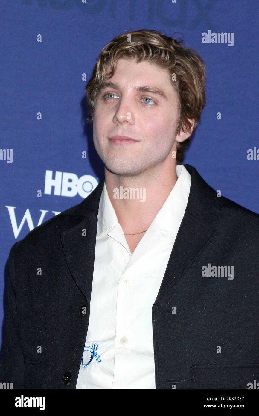 LOS ANGELES - OCT 20: Lukas Gage bei der Premiere von White Lotus ...