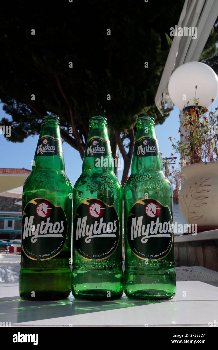 Glas mythos bier -Fotos und -Bildmaterial in hoher Auflösung – Alamy