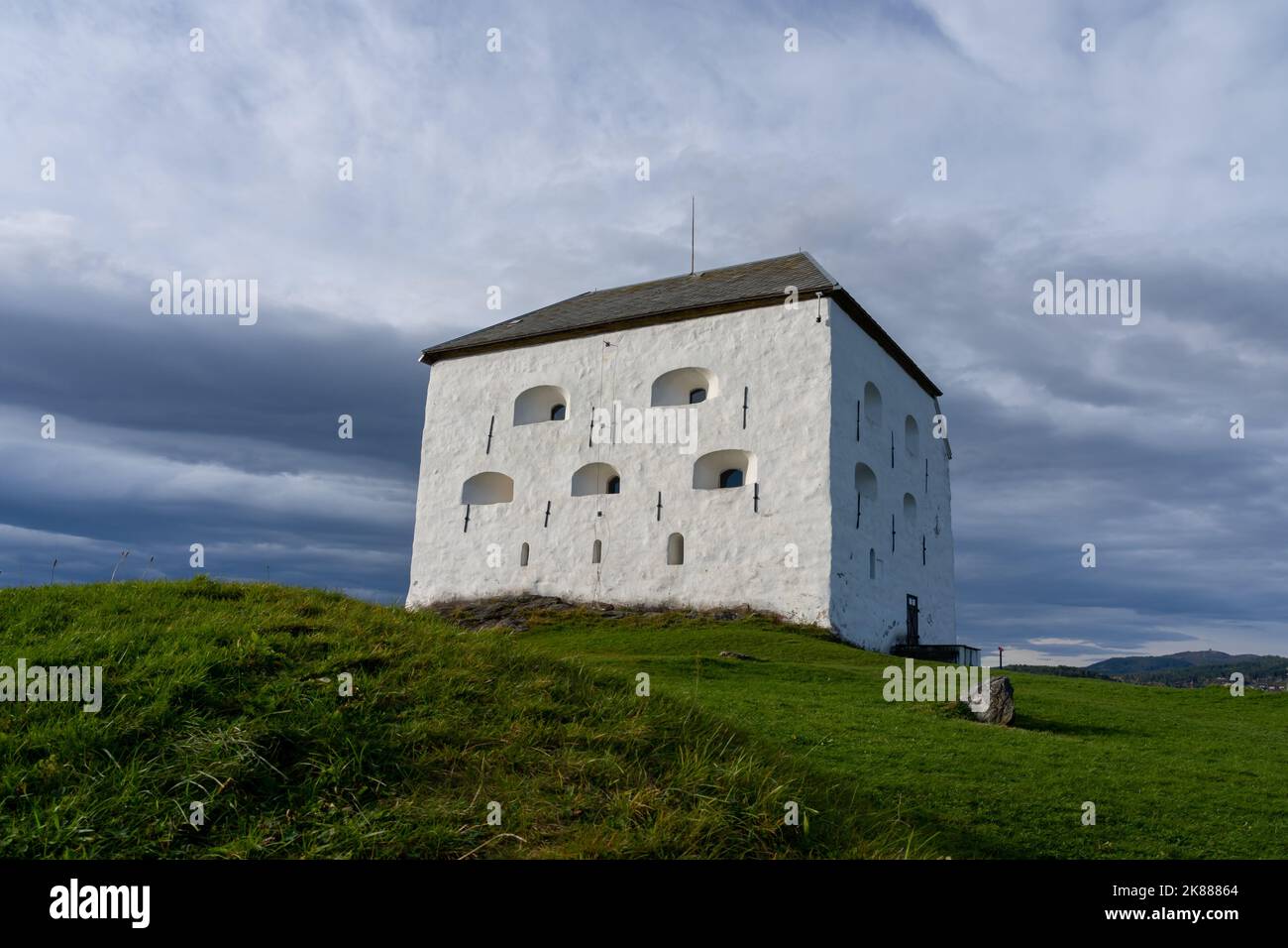 Bergen, Norwegen - 10. Oktober 2022: Festung Kristiansten am bewölkten ...
