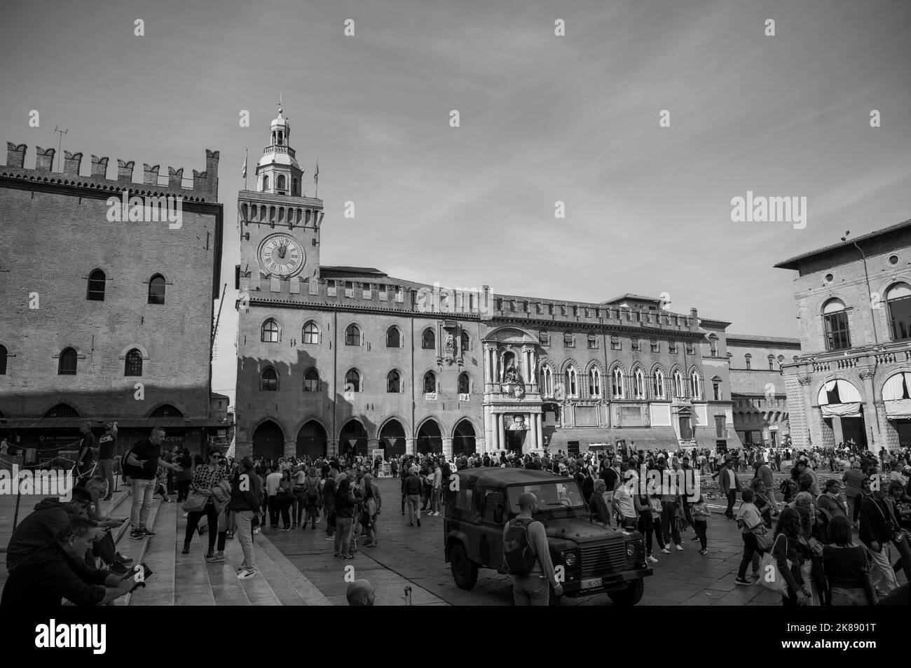 Statua in bronzo di nettuno Schwarzweiß-Stockfotos und -bilder - Alamy